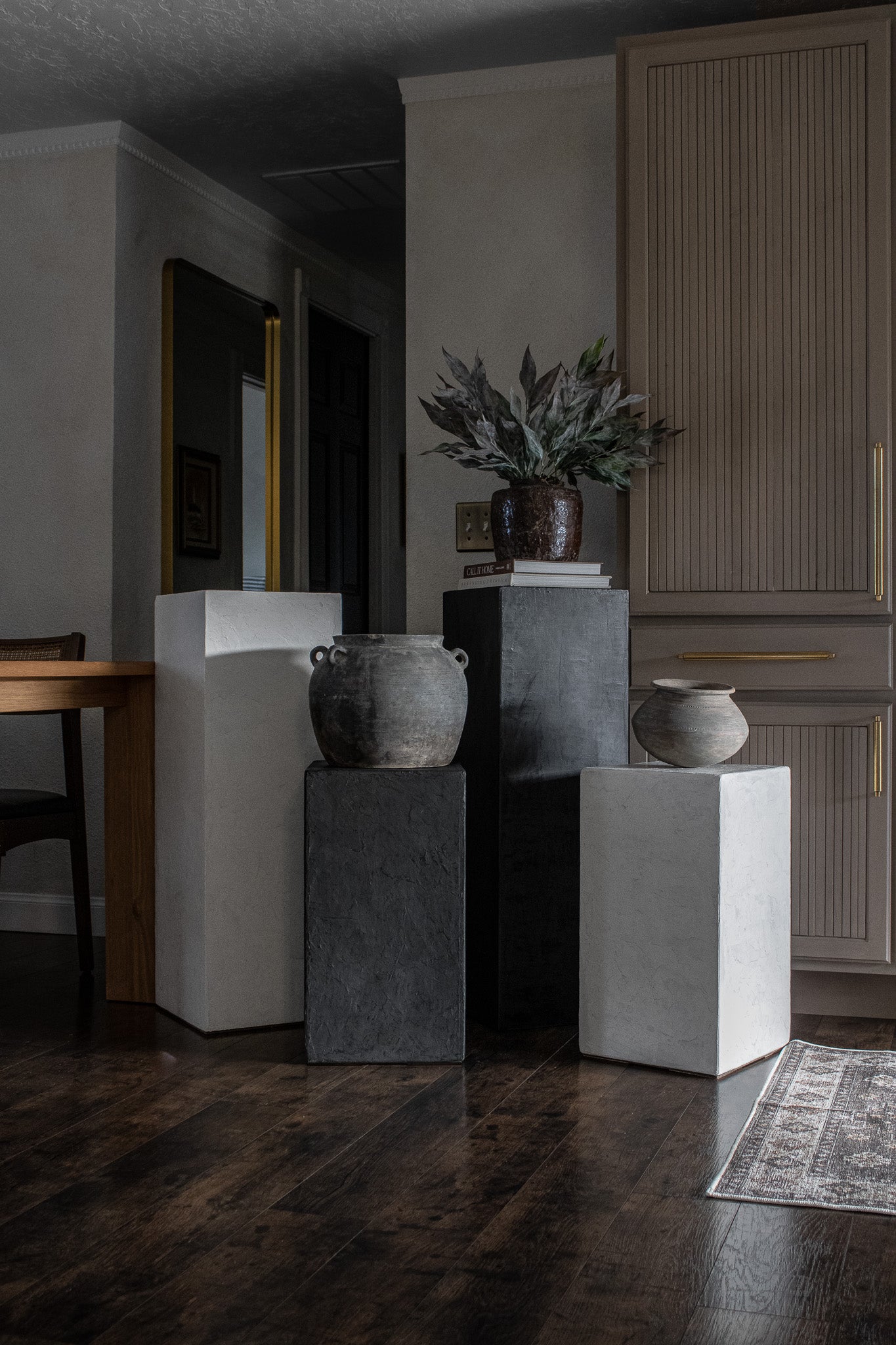 Plaster Pedestal Stand – Casa Refined Shop